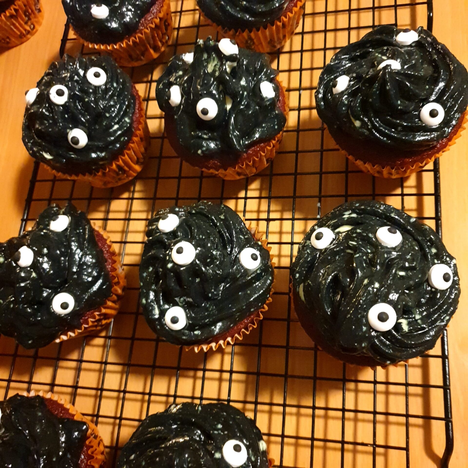 Spooky Red Velvet Cupcakes | Dare to bite? | Bexy Bites
